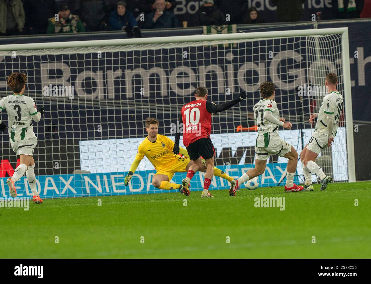 Leverkusen, Deutschland. 18th Jan, 2025. Florian Wirtz (Bayer 04 Leverkusen, #10) trifft gegen ...