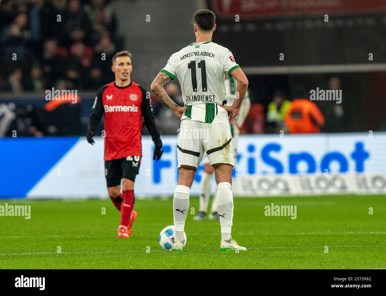 Leverkusen, Deutschland. 18th Jan, 2025. Tim Kleindienst (Borussia Moenchengladbach, #11) wartet ...