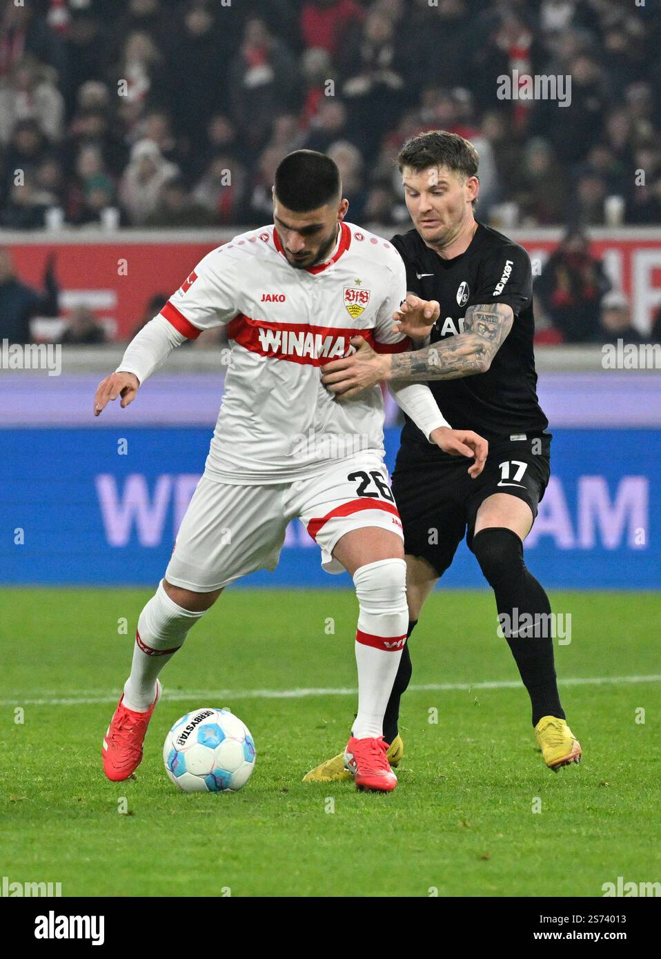 Stuttgart, Deutschland. 18th Jan, 2025. Zweikampf, Aktion Deniz Undav VfB Stuttgart (26) gegen ...