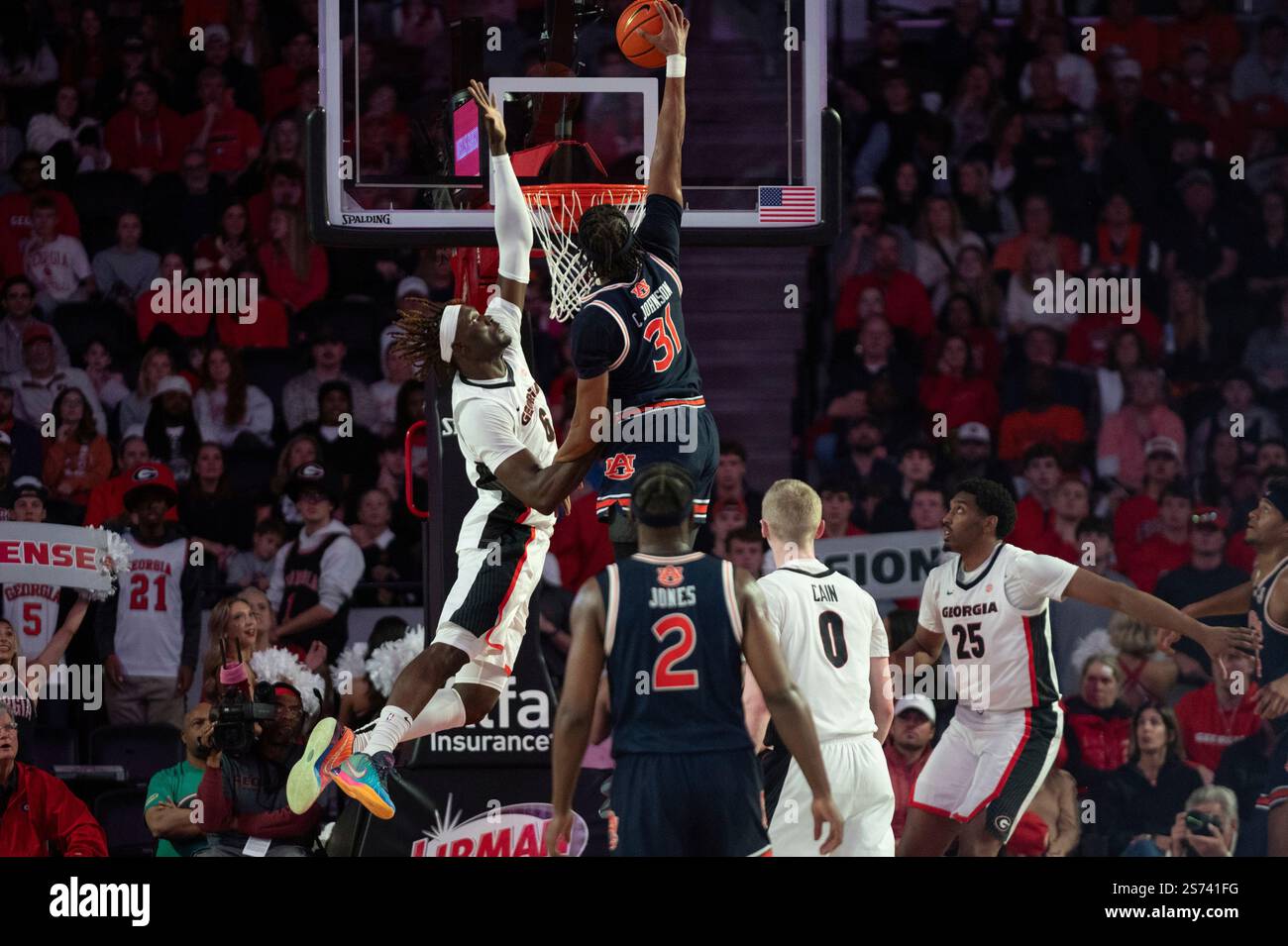 Georgia center Somto Cyril (6) reaches to block the shot of Auburn ...