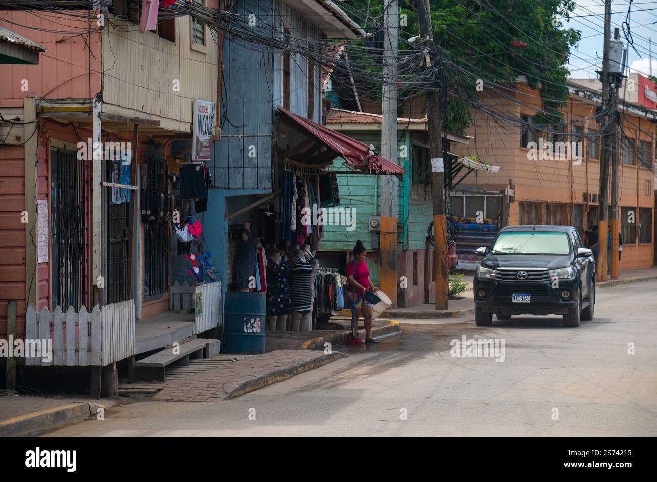 Roatan shops hi-res stock photography and images - Alamy