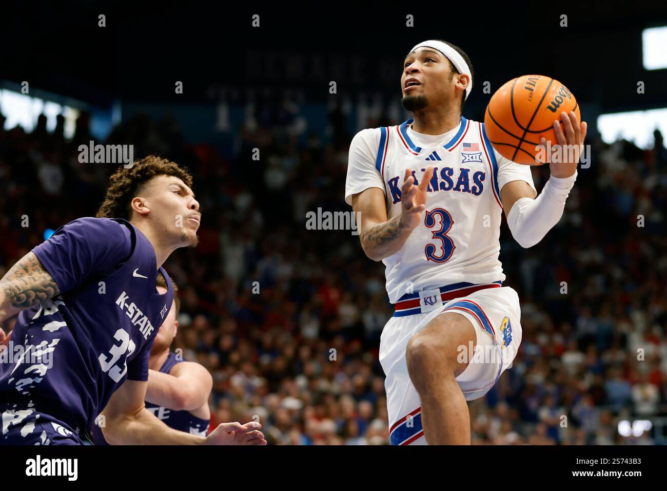 Kansas guard Dajuan Harris Jr. (3) drives to the basket against Kansas ...