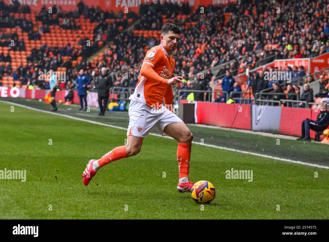 Albie Morgan of Blackpool makes a break with the ball during the Sky ...