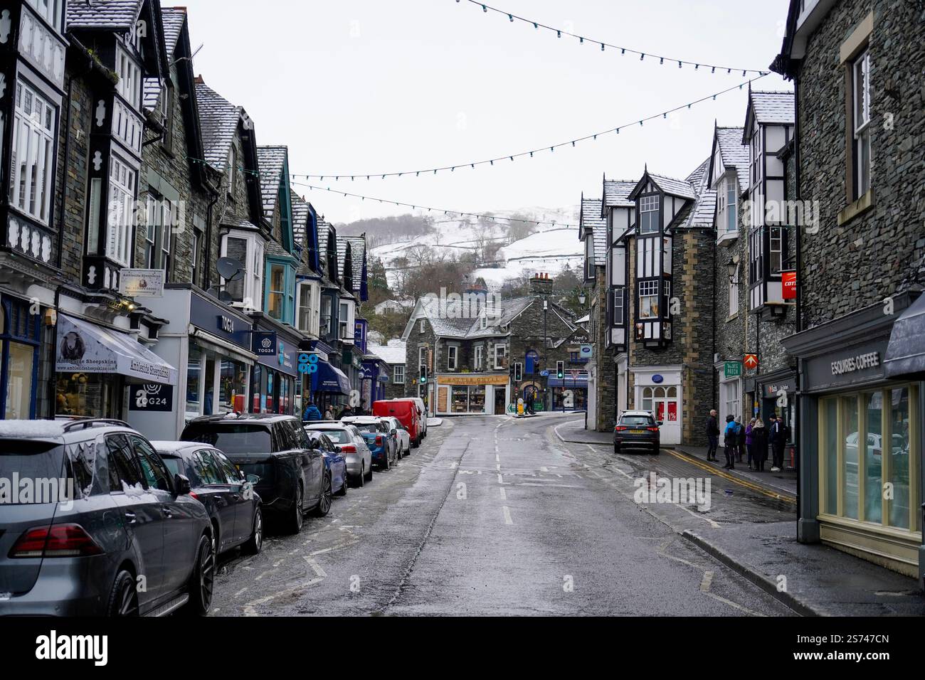 Snow in the town of Ambleside Stock Photo - Alamy