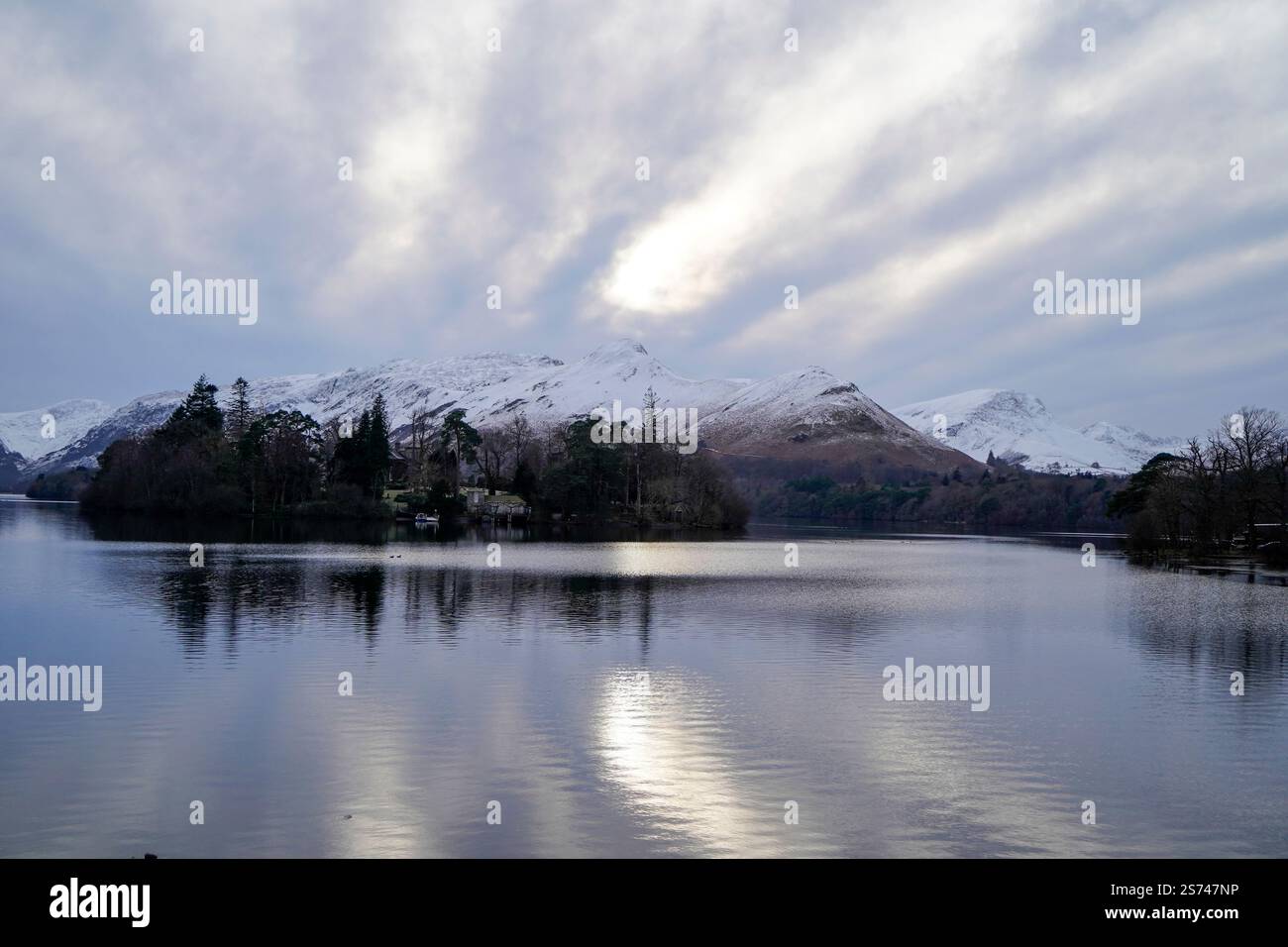 A winter scene on Derwentwater near Keswick Stock Photo - Alamy