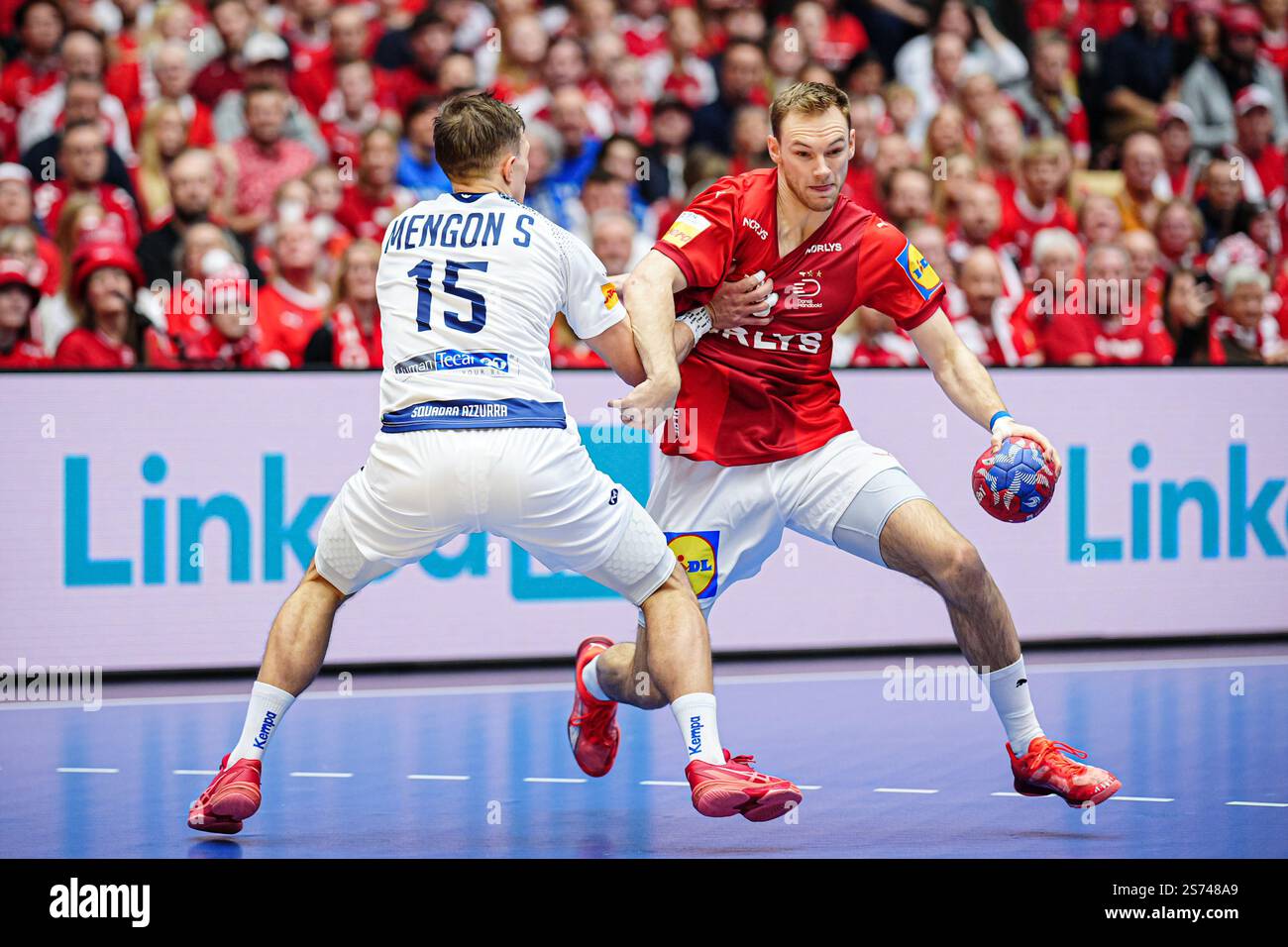 Simone Mengon (Italien, #15), Mathias Gidsel (Daenemark, #19) DEN ...