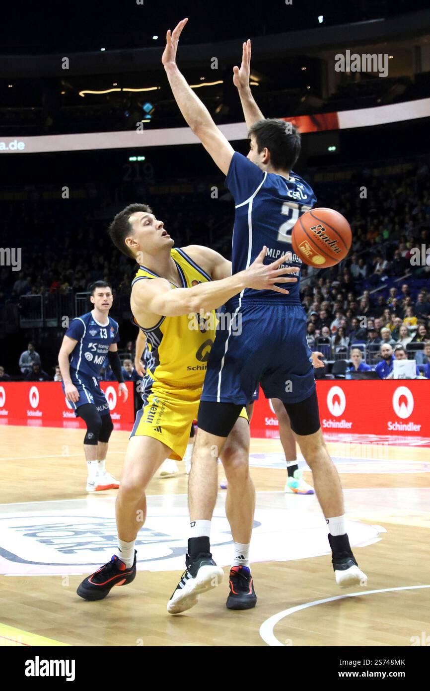 Berlin, Deutschland. 18th Jan, 2025. 18.01.2025, Uber-Arena, Berlin, DEU, easyCredit BBL, ALBA ...
