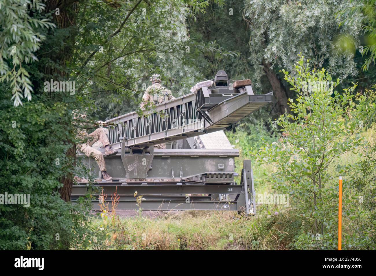British army Challenger II 2 Titan Armoured Vehicle Launcher Bridge ...