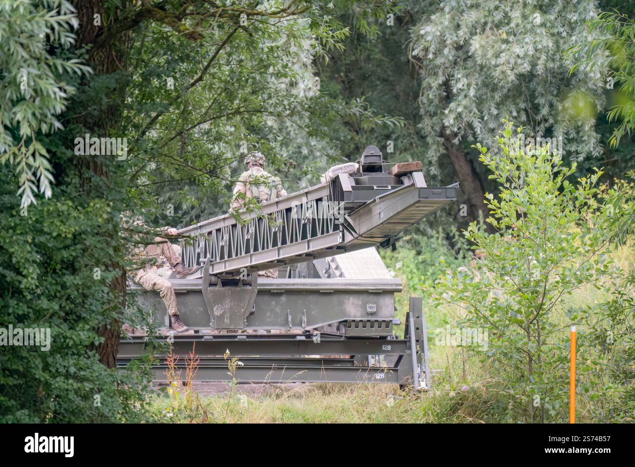 British army Challenger II 2 Titan Armoured Vehicle Launcher Bridge ...