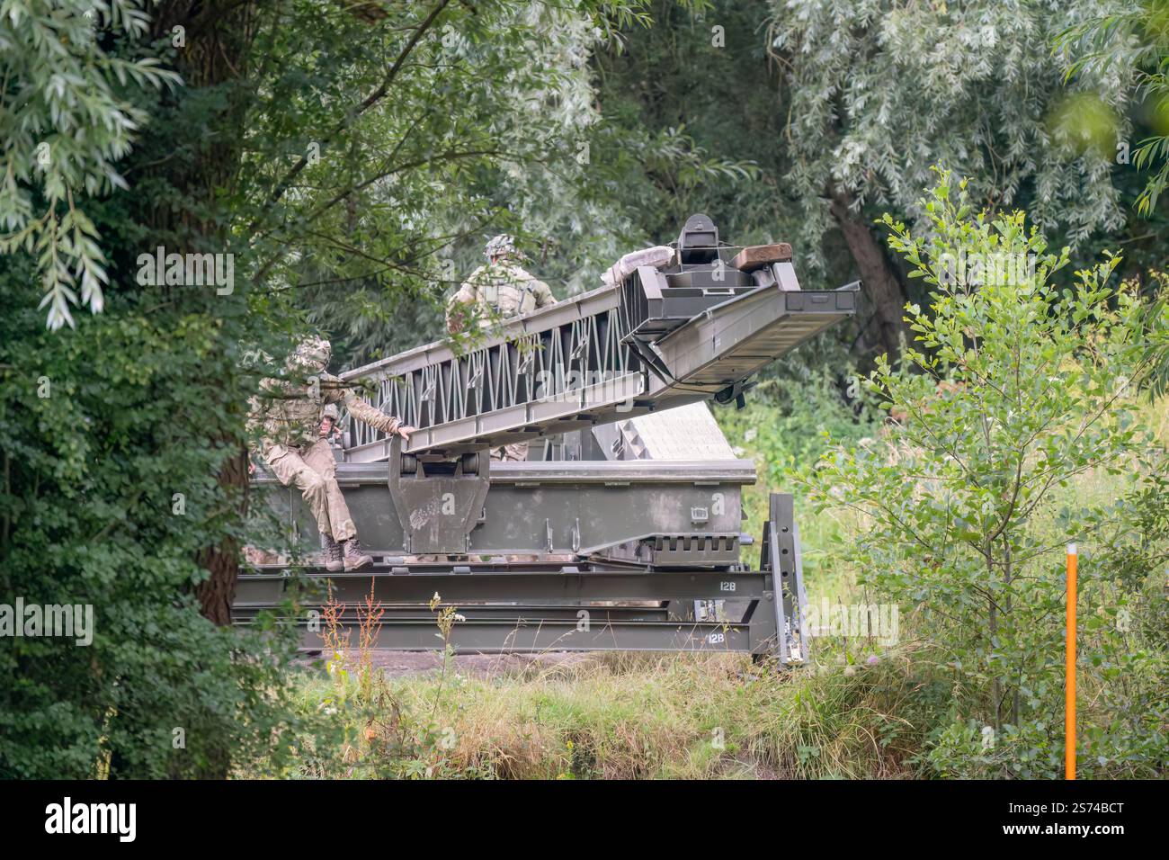 British army Challenger II 2 Titan Armoured Vehicle Launcher Bridge ...