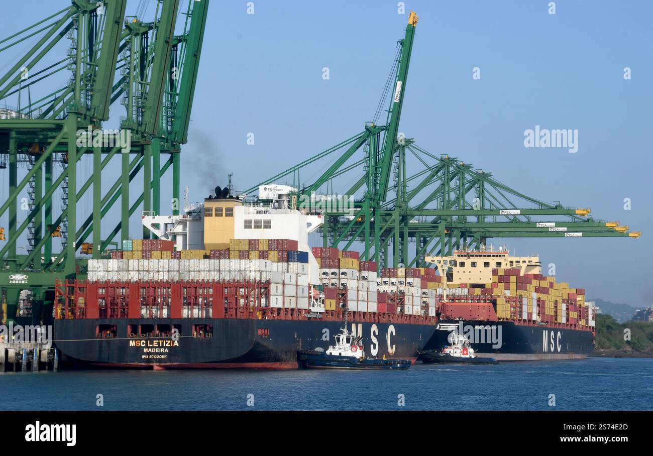 Balboa, USA. 12th Jan, 2025. Containers are loaded on and off ships at ...