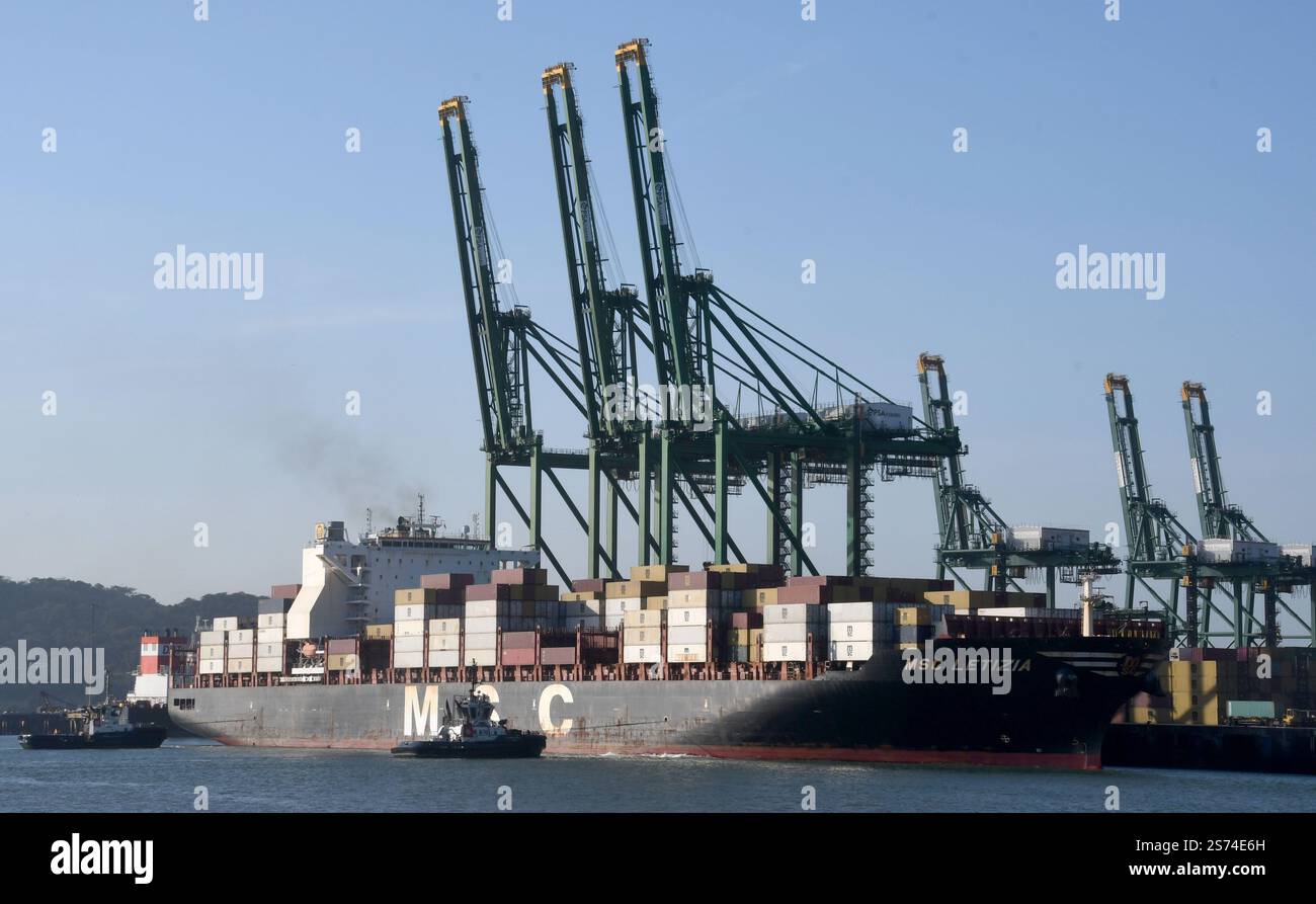 Balboa, USA. 13th Jan, 2025. Containers are loaded on and off ships at ...