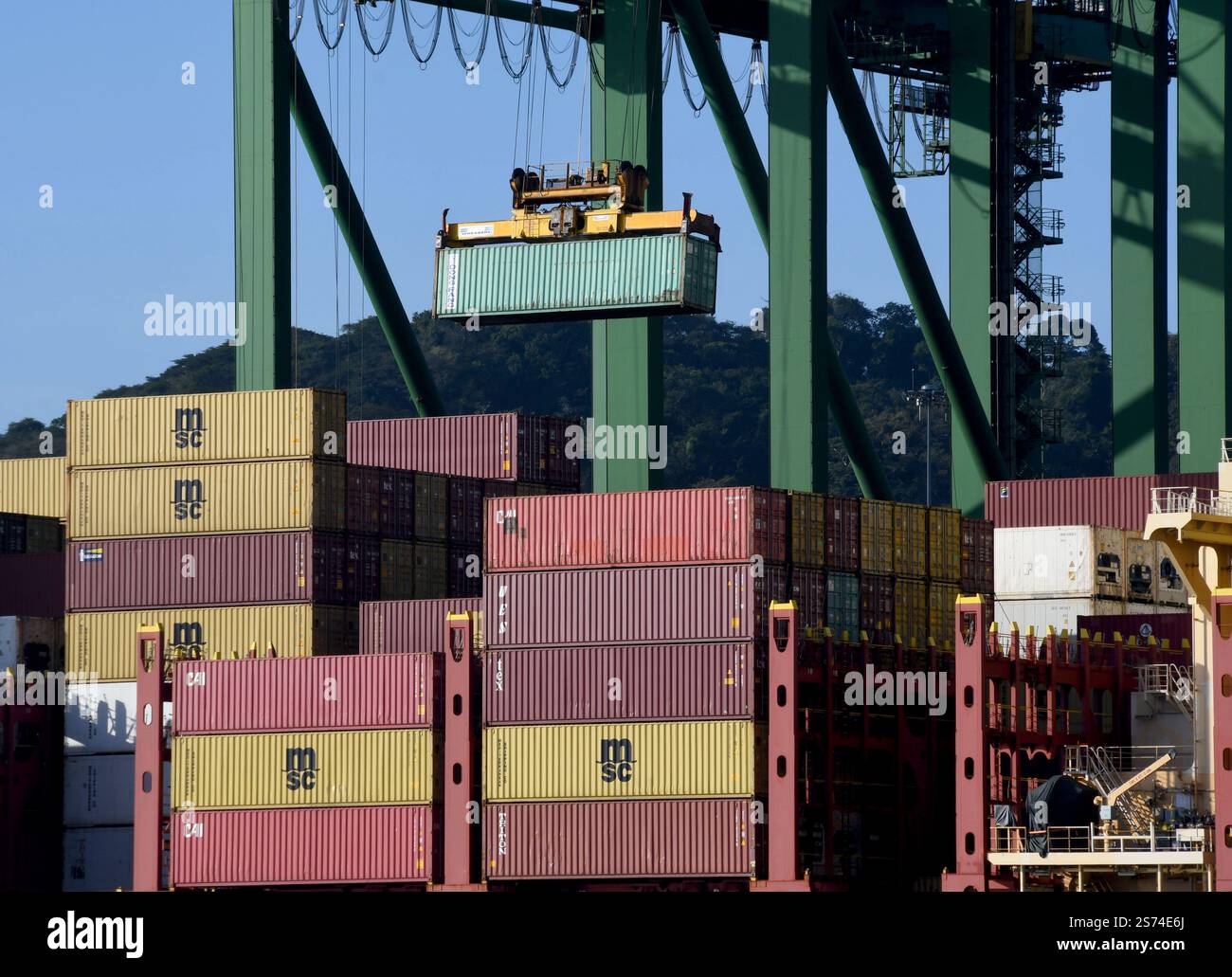 Balboa, USA. 13th Jan, 2025. Containers are loaded on and off ships at ...