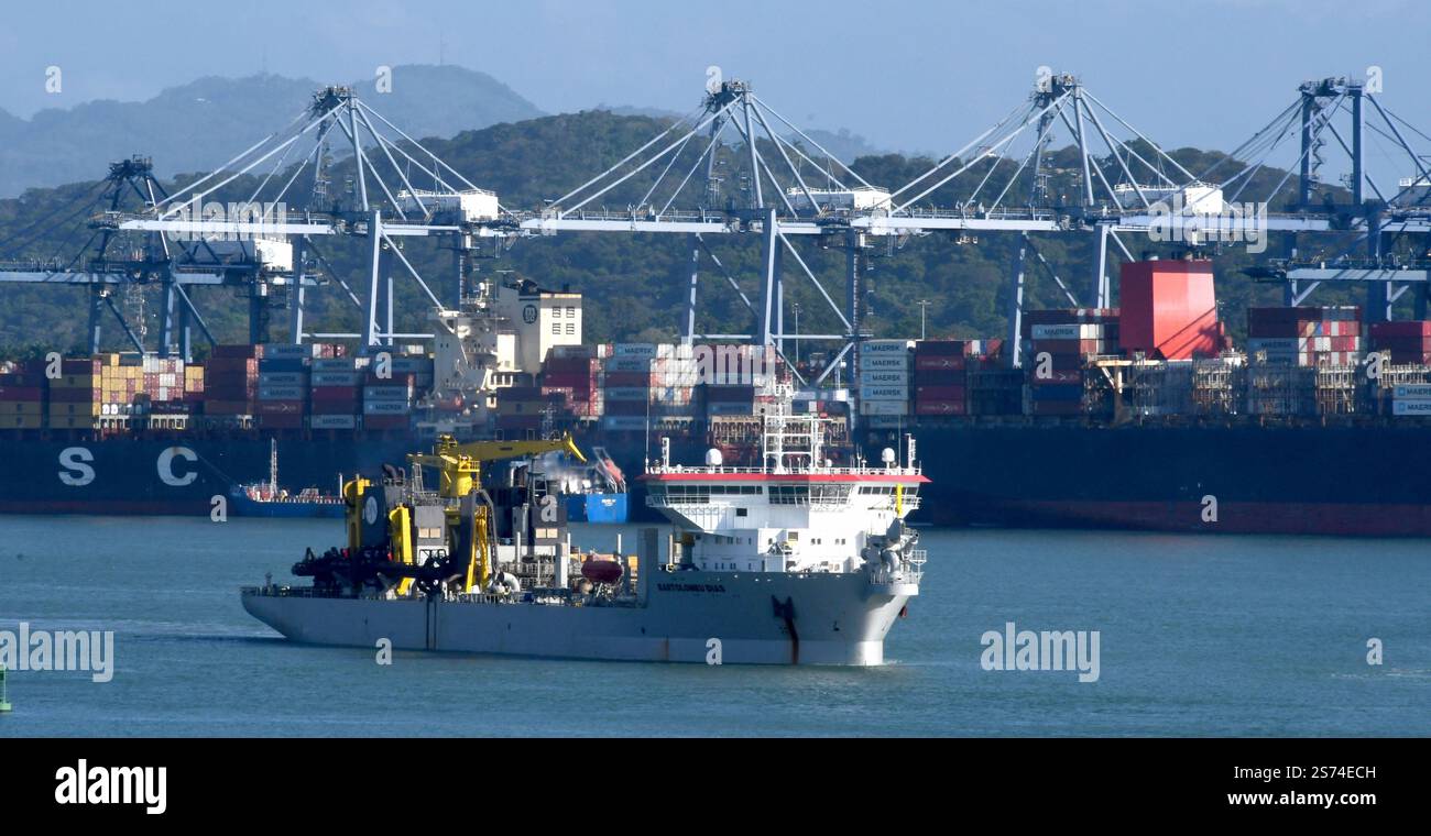 Balboa, USA. 12th Jan, 2025. Containers are loaded on and off ships at ...