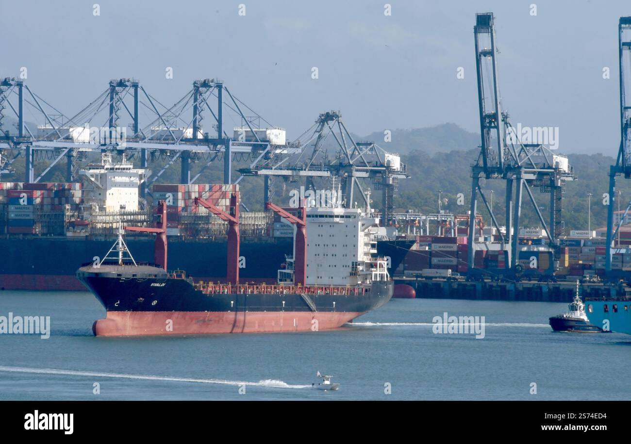 Balboa, USA. 12th Jan, 2025. Containers are loaded on and off ships at ...