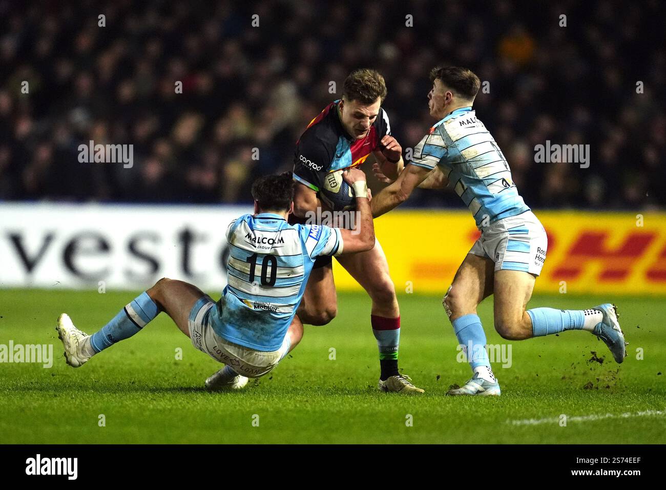 Harlequins's Oscar Beard (centre) is tackled by Glasgow Warriors' Tom ...