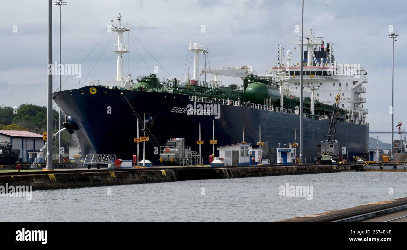 Panama canal 070 jpg hi-res stock photography and images - Alamy