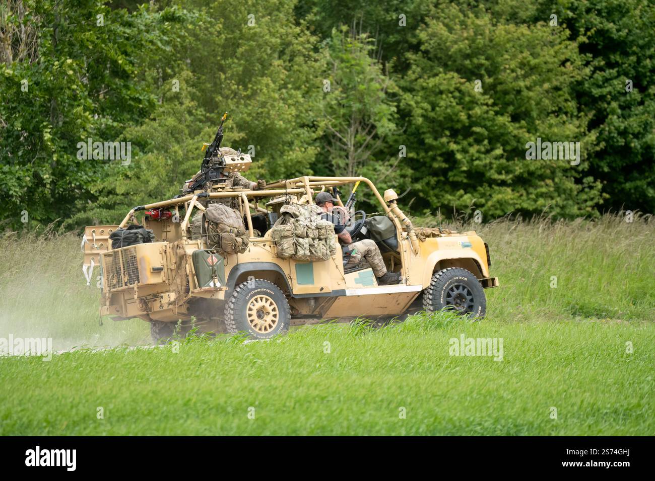 British army 4x4 utility vehicle in action Stock Photo - Alamy