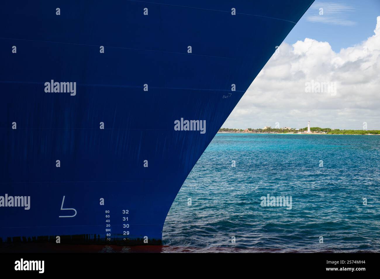 Blue bow ship hi-res stock photography and images - Alamy