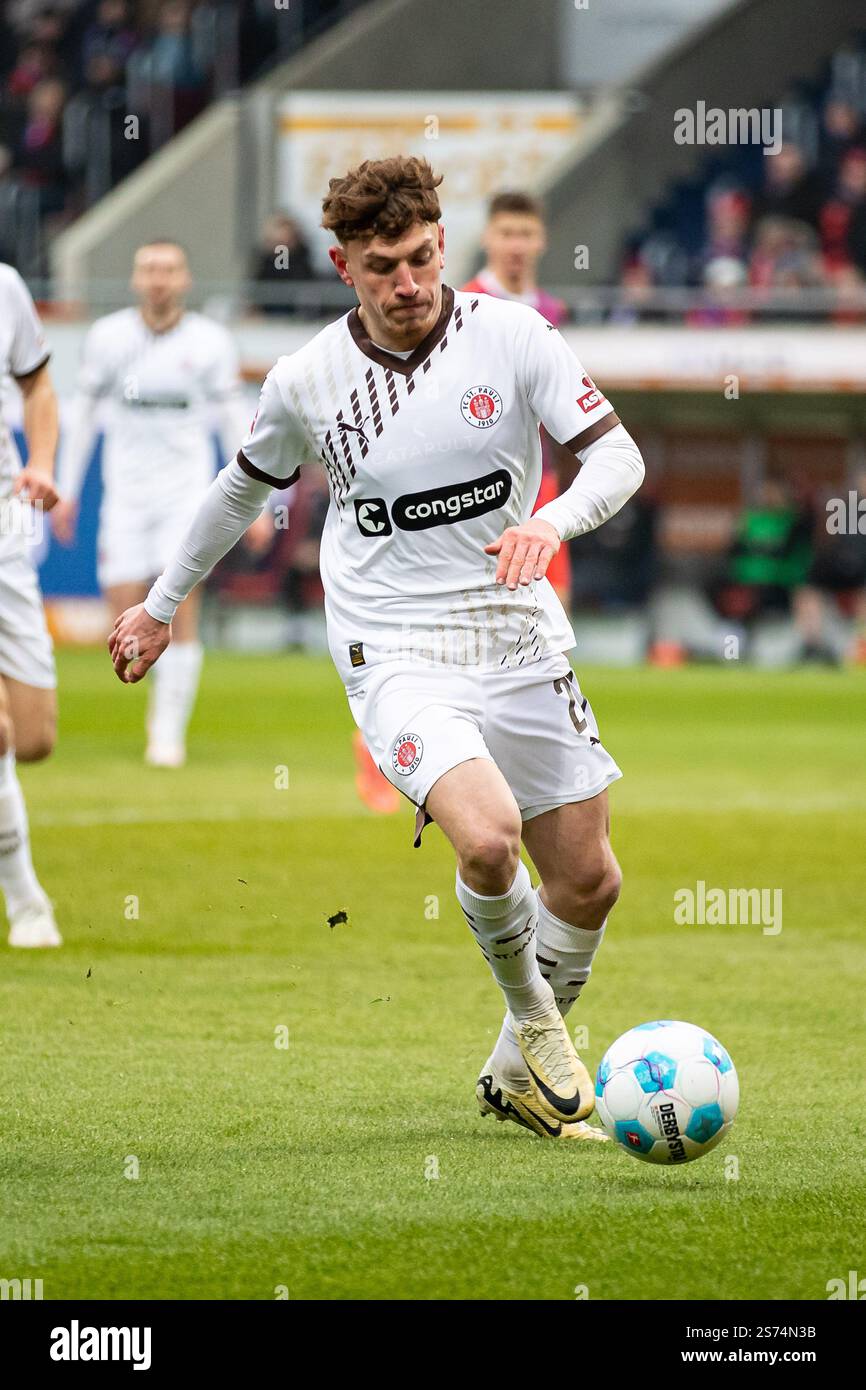 Philipp Treu (FC St. Pauli #23) GER, 1.FC Heidenheim vs. FC St. Pauli ...