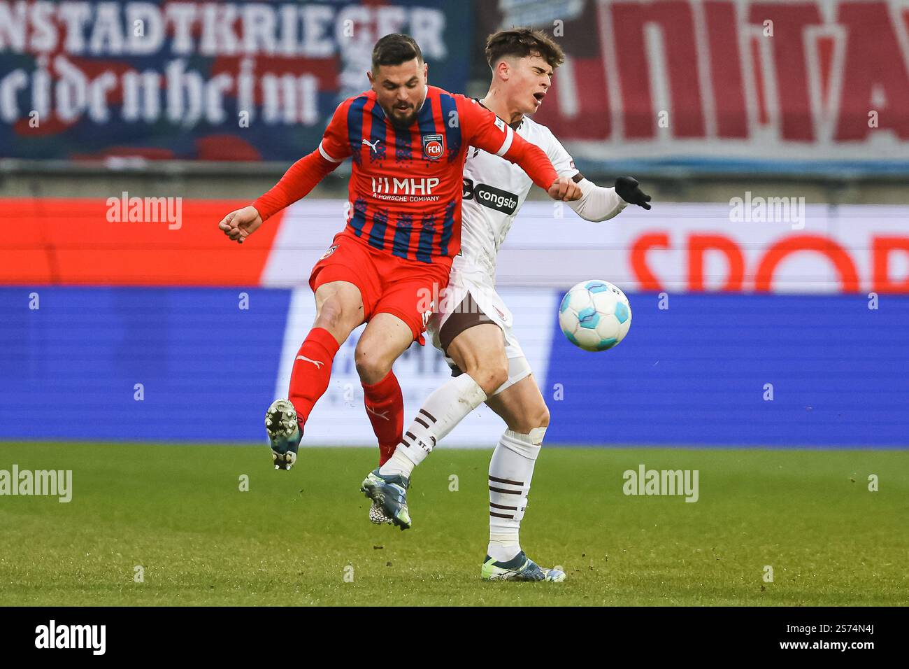Marnon Busch (1.FC Heidenheim, #02) vs Noah Weisshaupt (FC St. Pauli ...