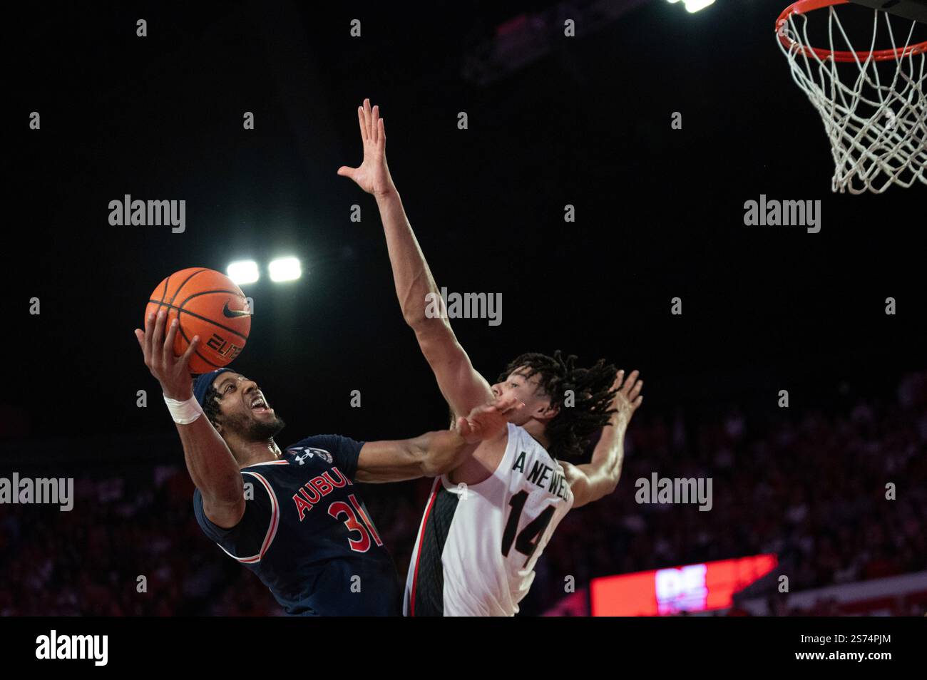 Auburn forward Chaney Johnson (31) shoots over Georgia forward Asa ...