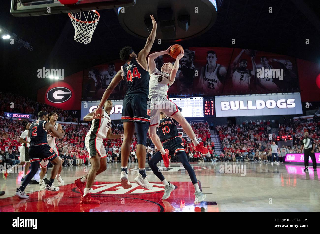 Georgia guard Blue Cain (0) shoots as Auburn center Dylan Cardwell (44 ...