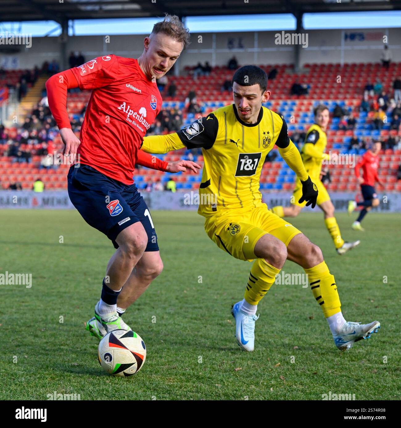 Unterhaching, Deutschland. 18th Jan, 2025. v.li.: Thomas Winkelbauer ...