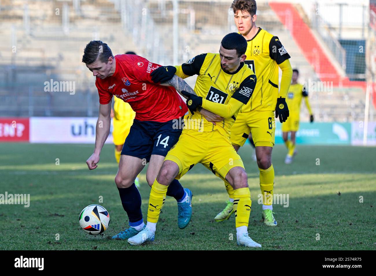 Unterhaching, Deutschland. 18th Jan, 2025. v.li.: Luc Ilhorst ...