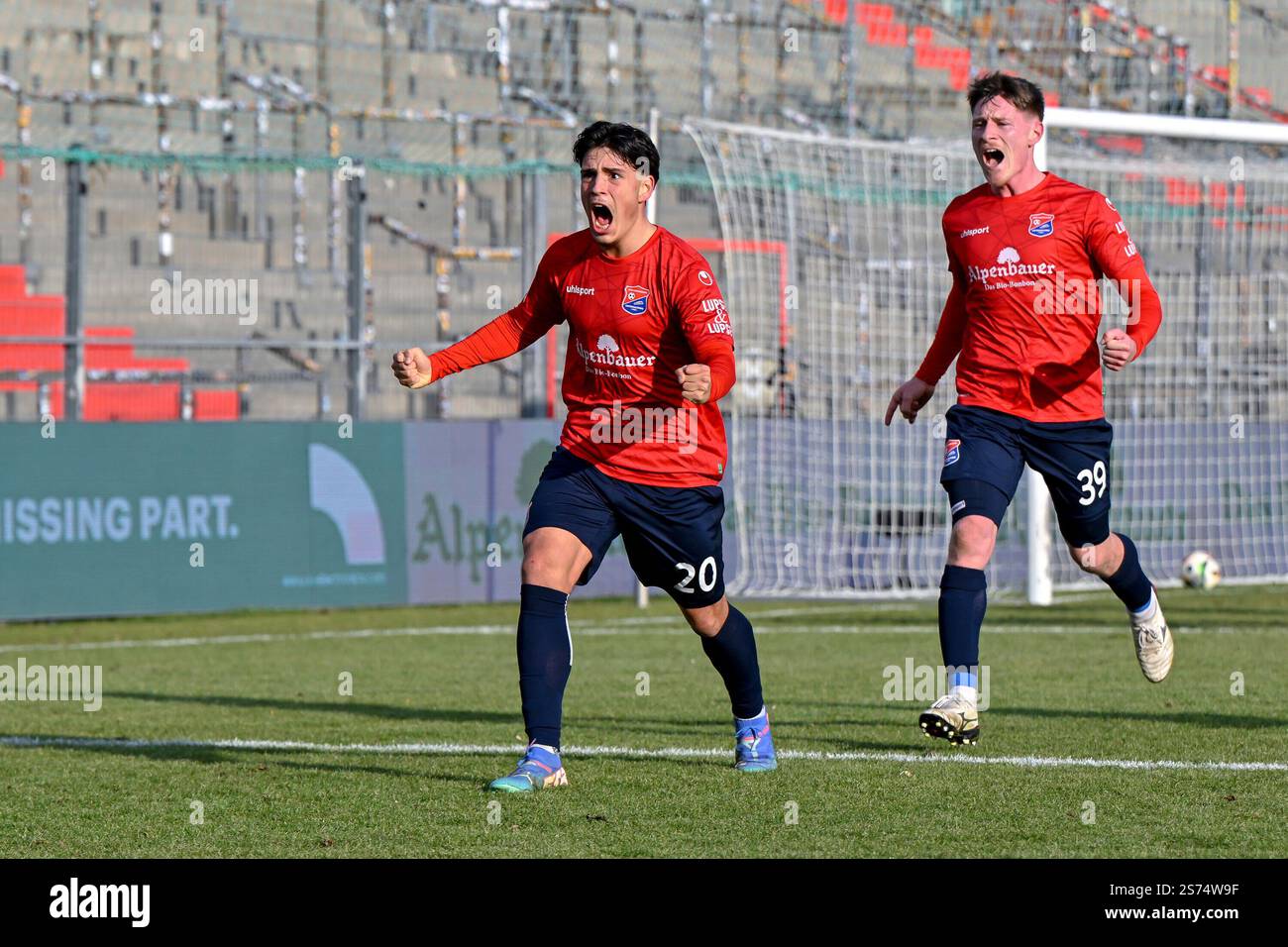 Unterhaching, Deutschland. 18th Jan, 2025. v.li.: Alexander Leuthard ...