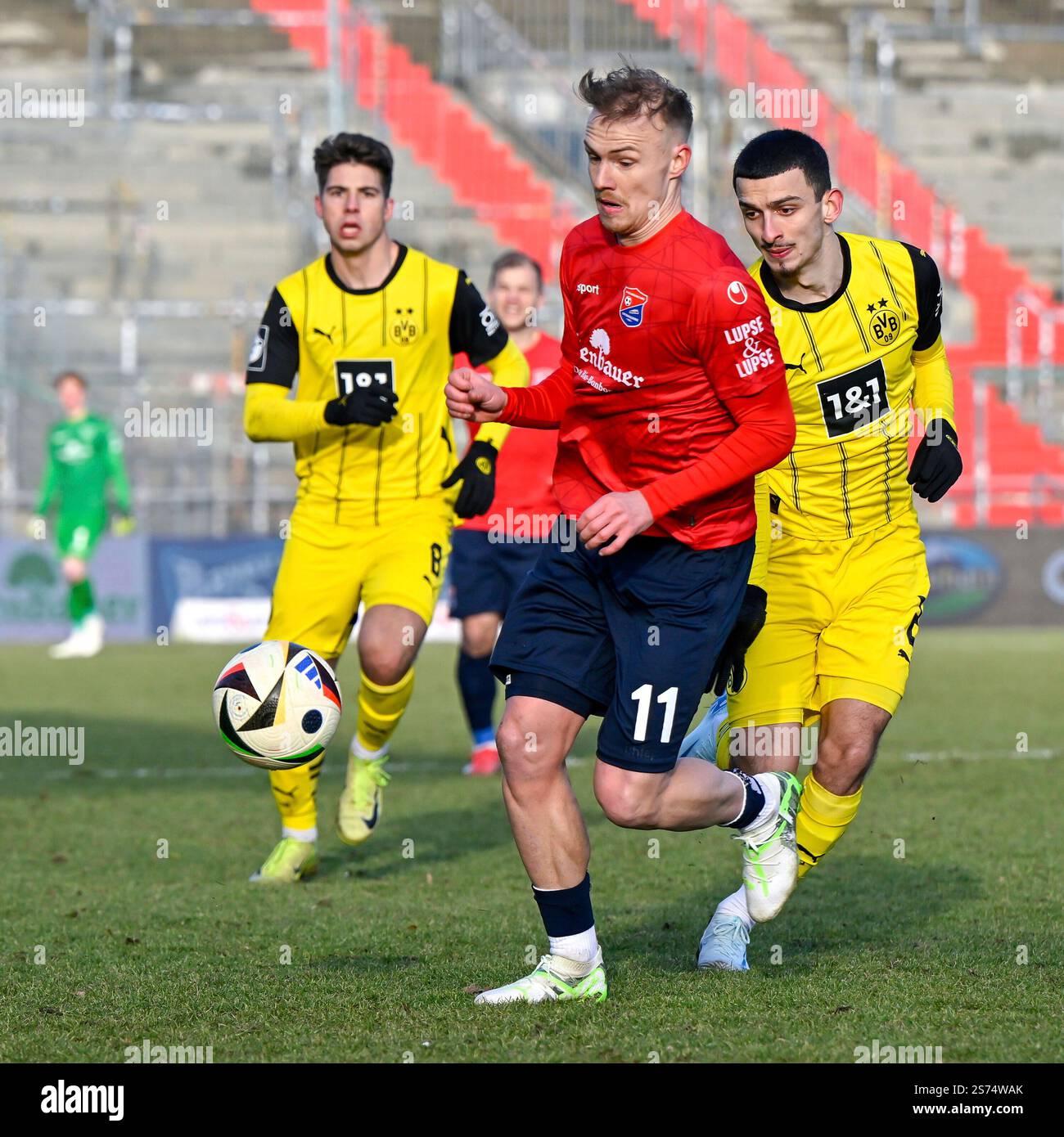 Unterhaching, Deutschland. 18th Jan, 2025. v.li.: Thomas Winkelbauer ...