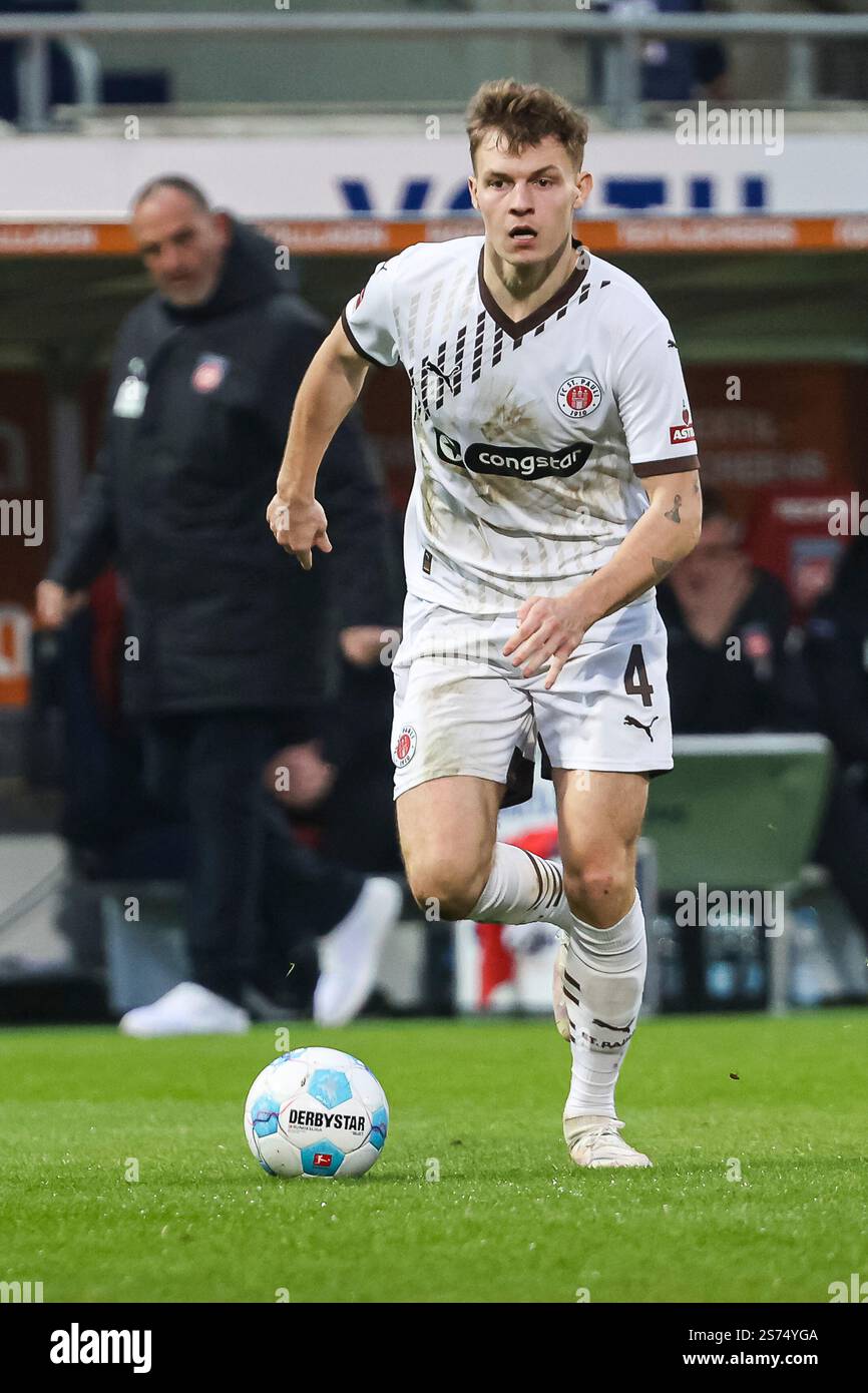 Heidenheim, Deutschland. 18th Jan, 2025. David Nemeth (FC St. Pauli #04 ...