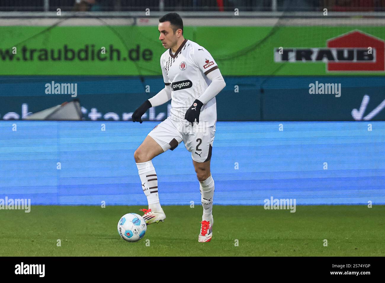 Heidenheim, Deutschland. 18th Jan, 2025. Manolis Saliakas (FC St. Pauli ...