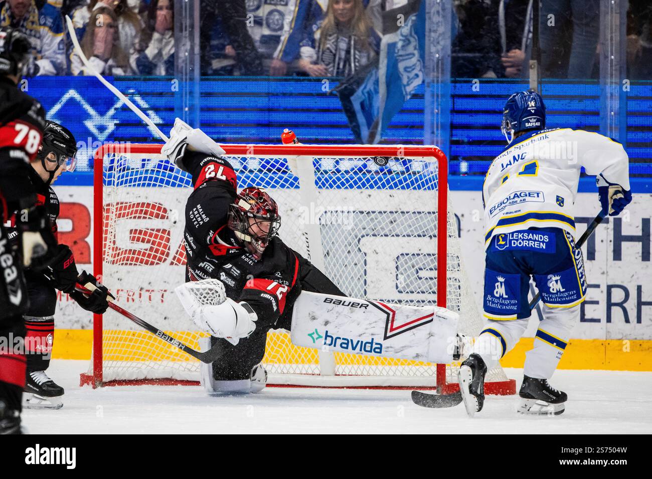 Leksand, Sverige. 18th Jan, 2025. 250118 Malmö Redhawks målvakt Daniel Marmenlind och Leksands ...