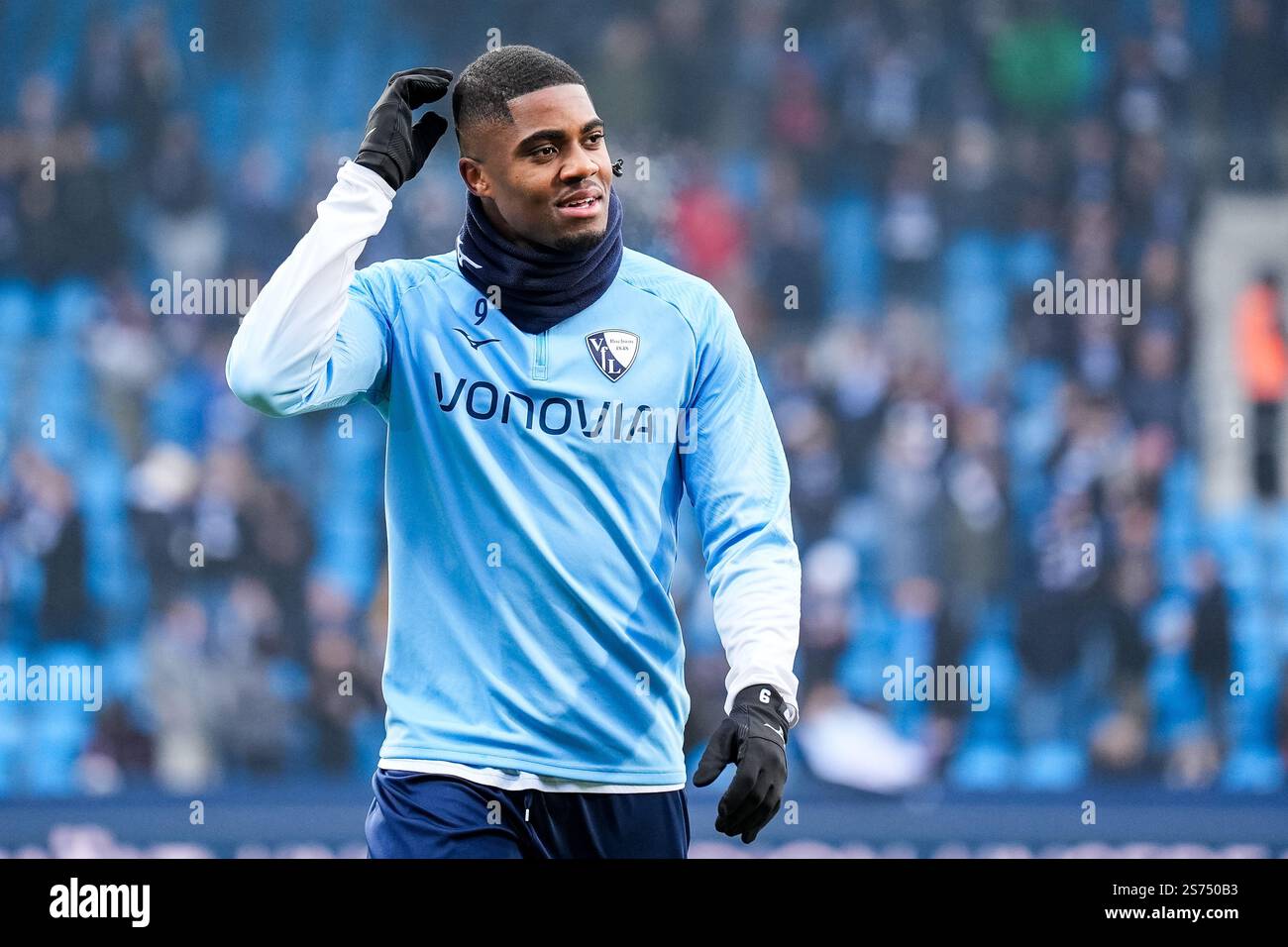BOCHUM, GERMANY - JANUARY 18: Myron Boadu of VfL Bochum warms up prior ...