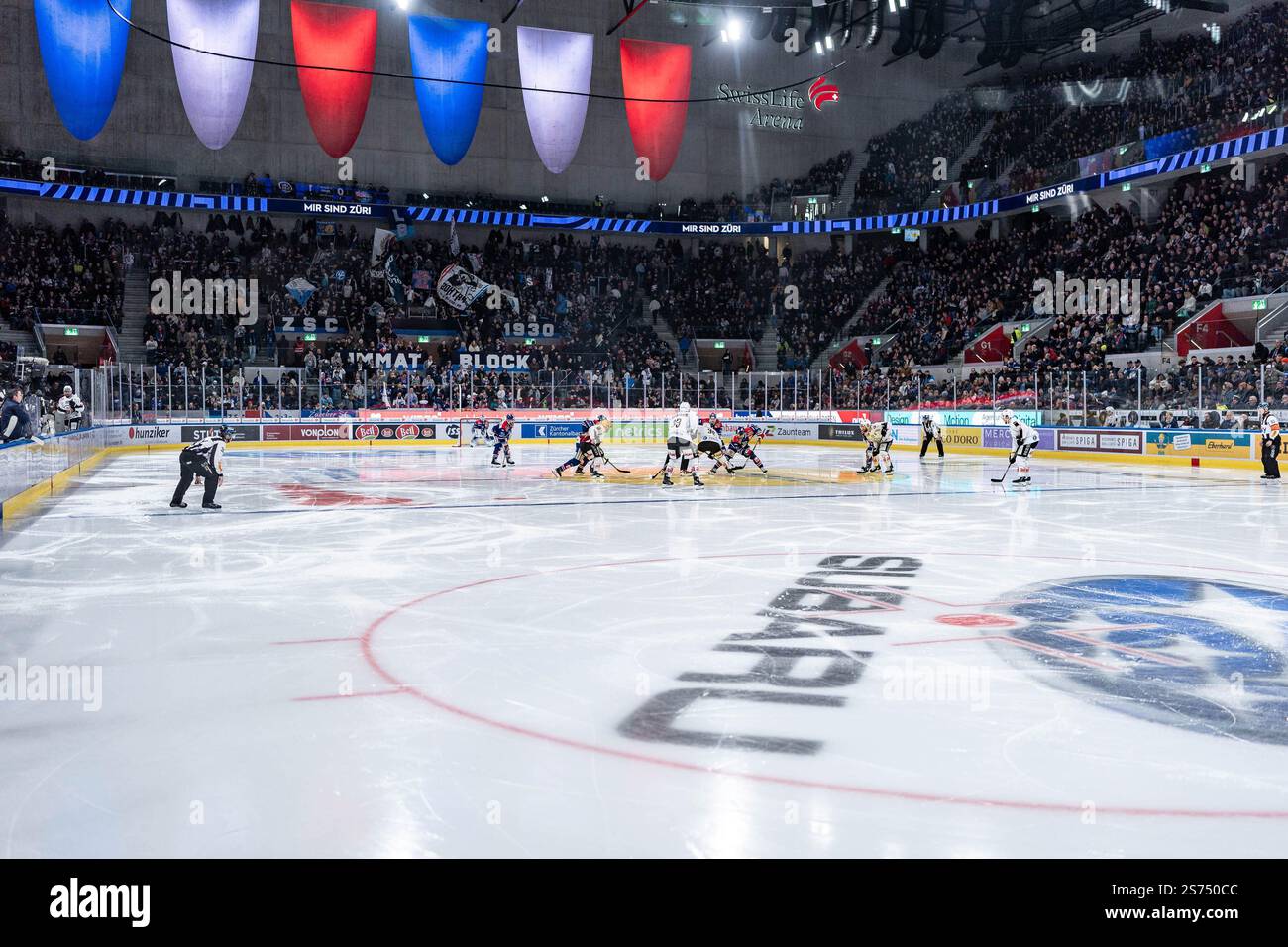 18/01/2025, Zurich, Swiss Life Arena, NL: ZSC Lions - HC Lugano, kick ...