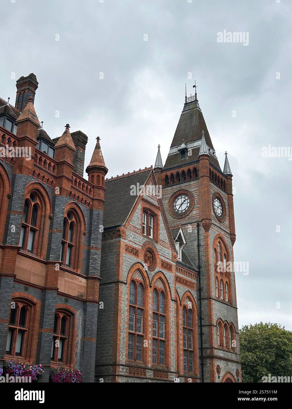 England town hall clouds hi-res stock photography and images - Alamy