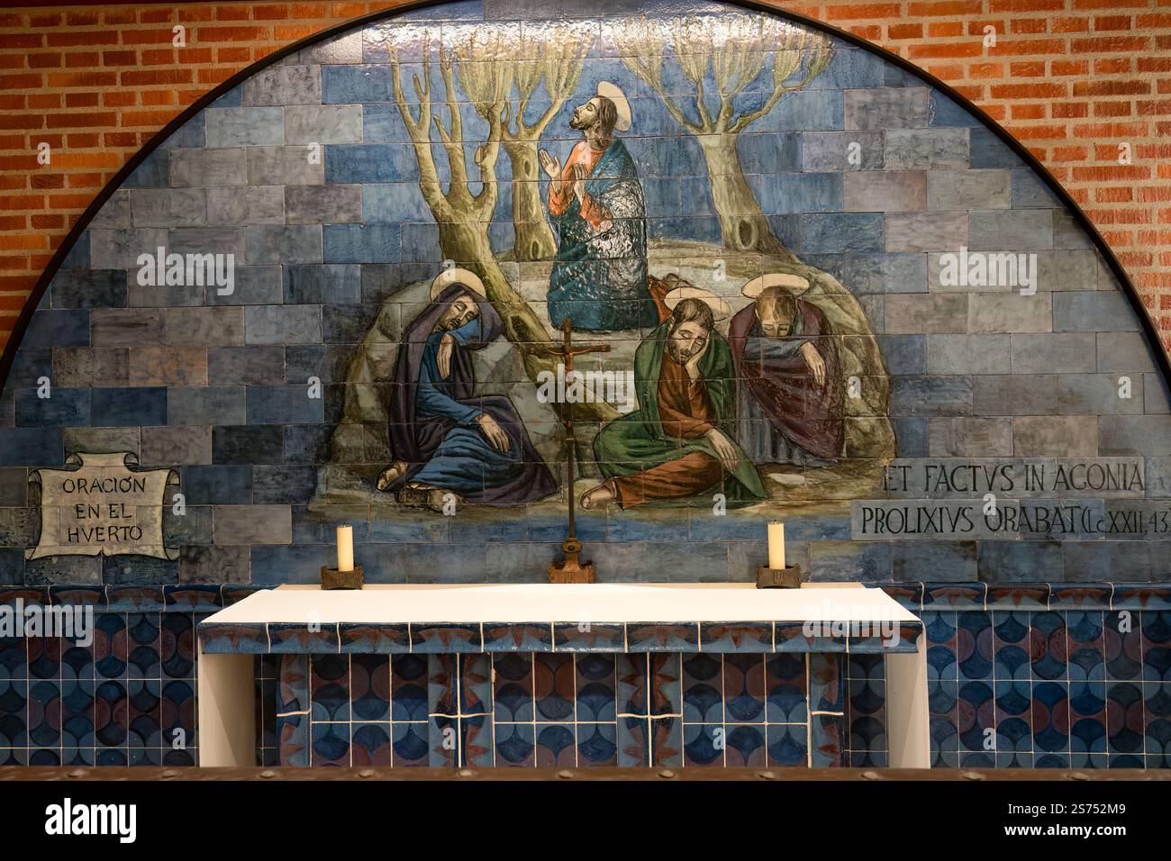 interior decor, pictures and models within a large spanish building ...