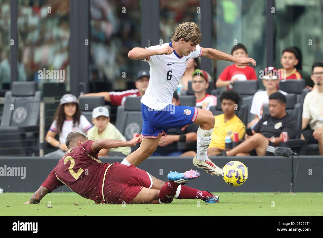 FT. LAUDERDALE, FL - JANUARY 18: United States midfielder Benjamin ...