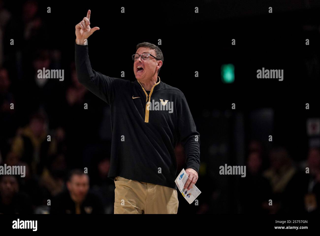 Vanderbilt head coach Mark Byington yells to his players during the ...