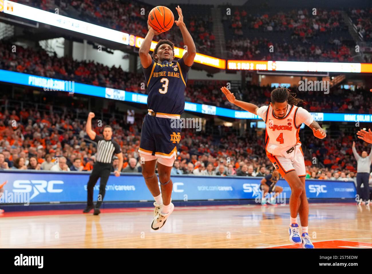 SYRACUSE, NY - JANUARY 18: Notre Dame Fighting Irish Guard Markus ...