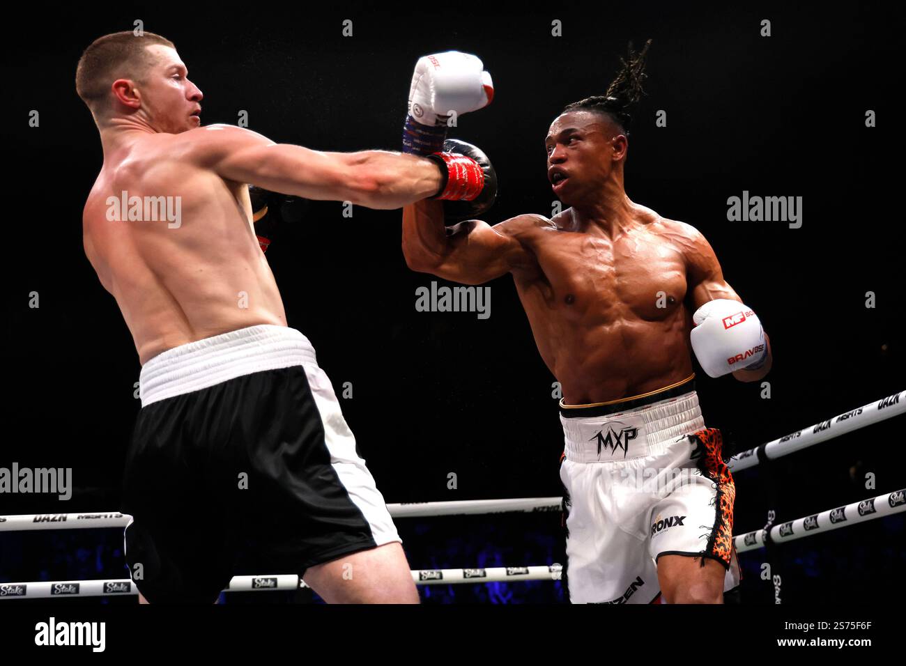 Moziah Pinder (right) in action against Wade Plemons in the light ...