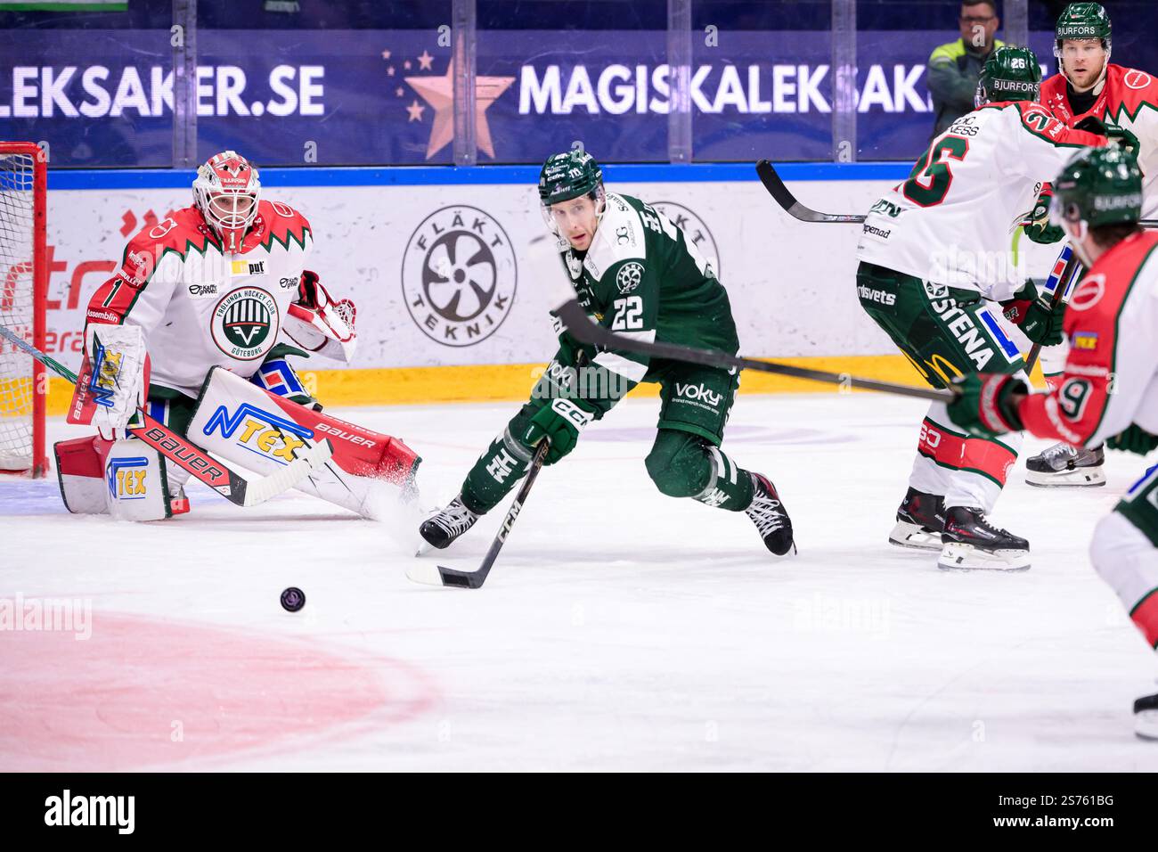 Karlstad, Sverige. 18th Jan, 2025. 250118 Färjestads Per Åslund under ishockeymatchen i SHL ...