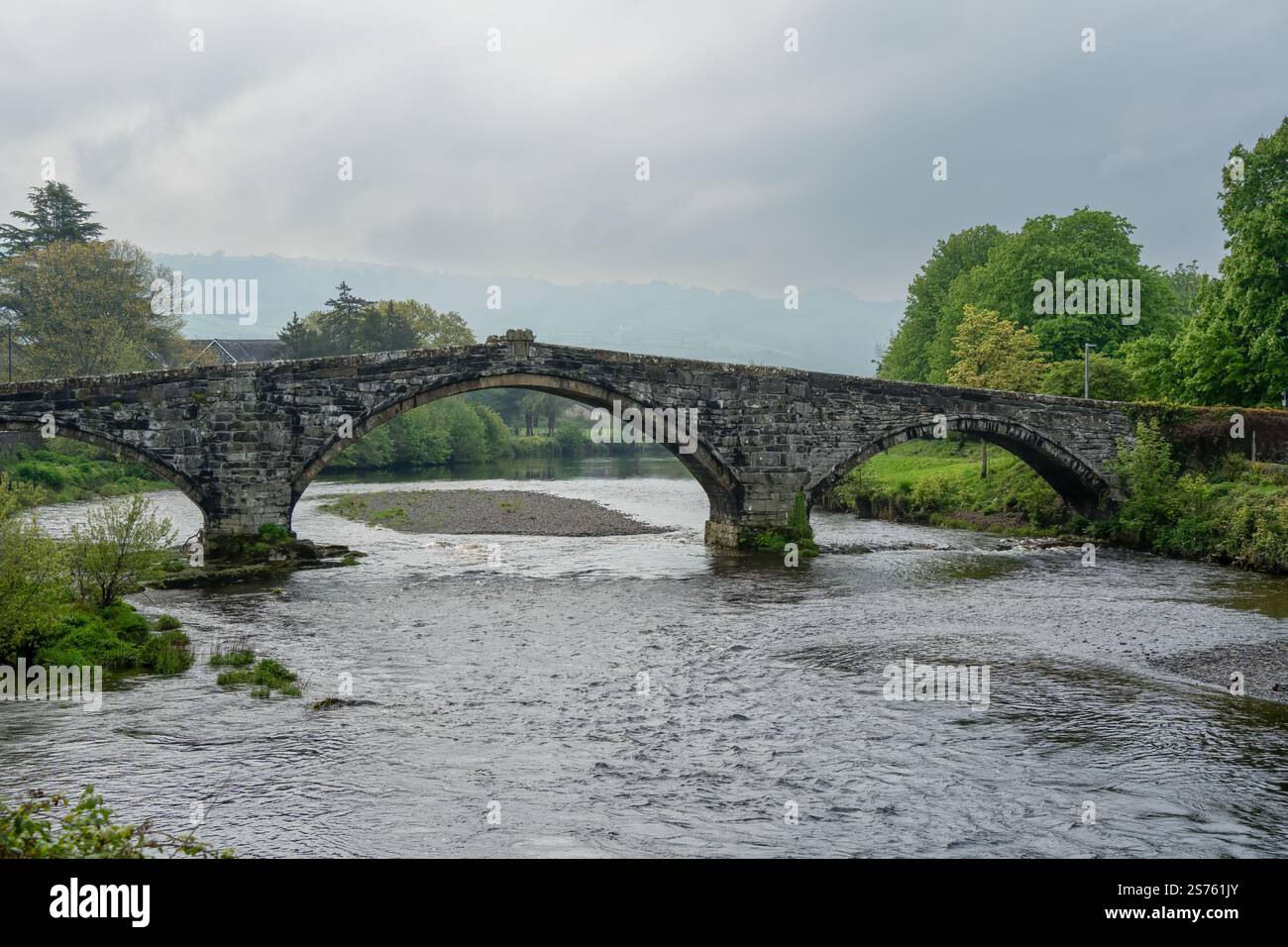 17th century stone arch hi-res stock photography and images - Alamy