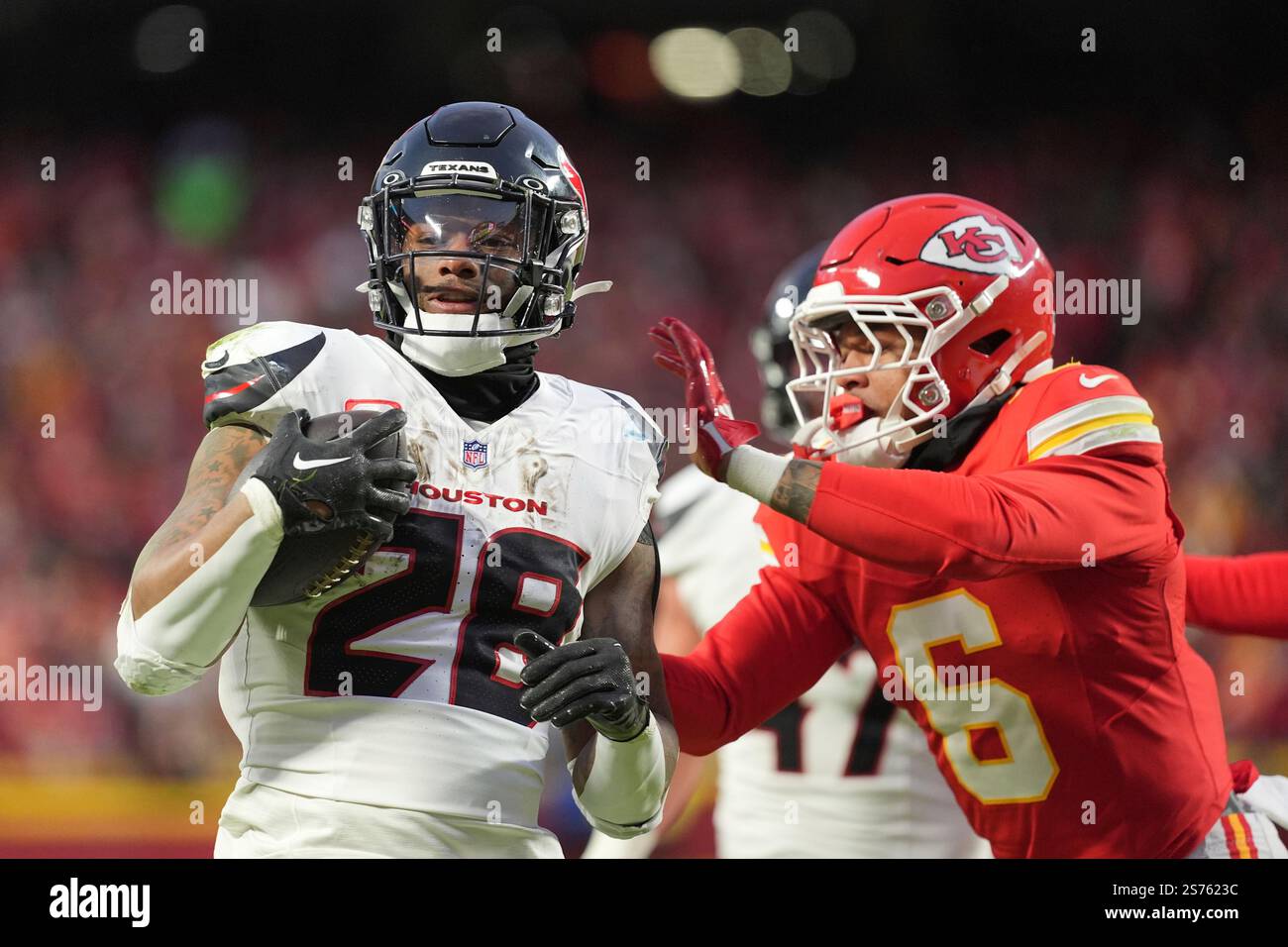 Houston Texans running back Joe Mixon (28) scores past Kansas City ...