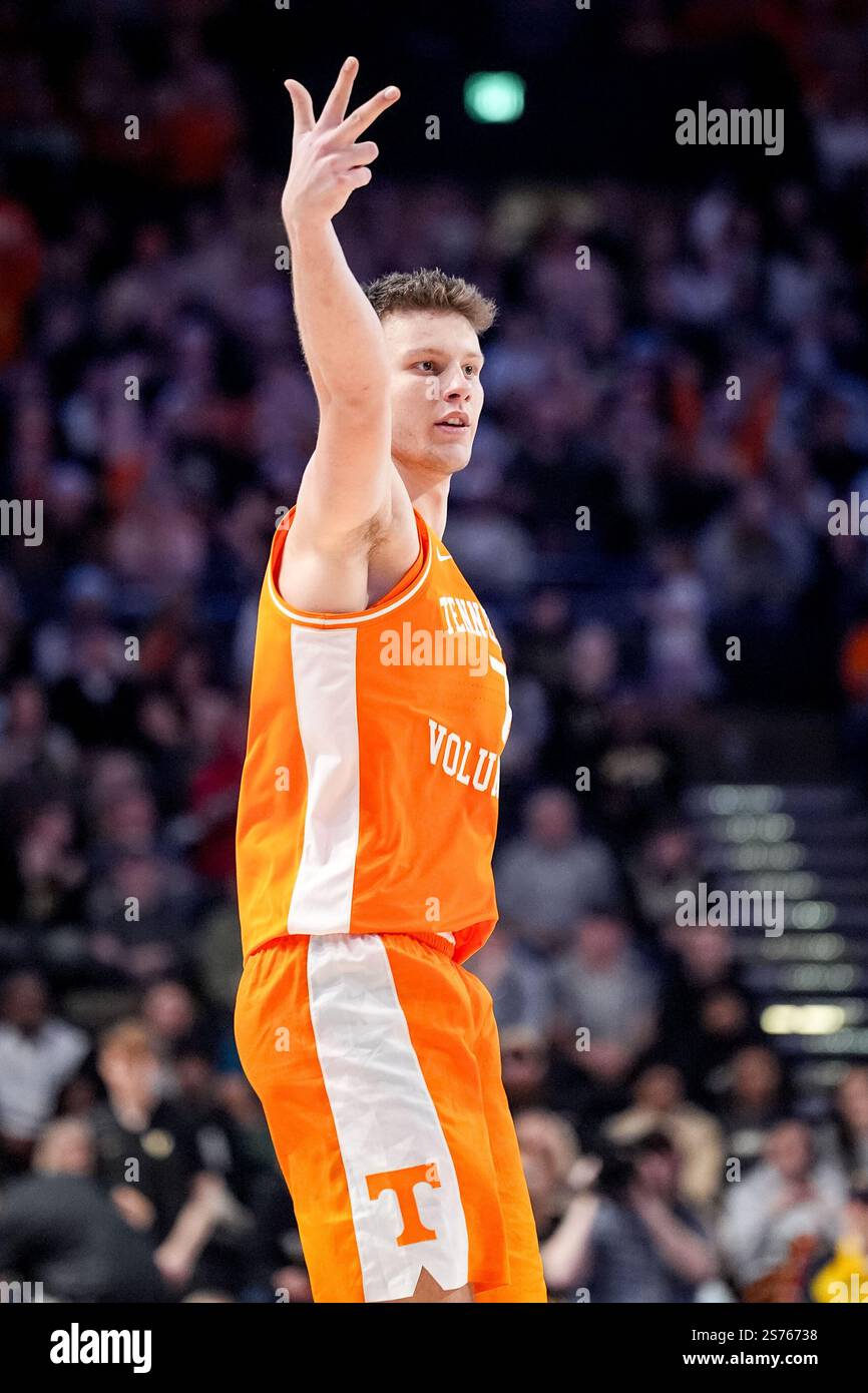 Nashville, Tennessee, USA. 18th Jan, 2025. Tennessee Volunteers forward Igor Milicic Jr. (7 ...