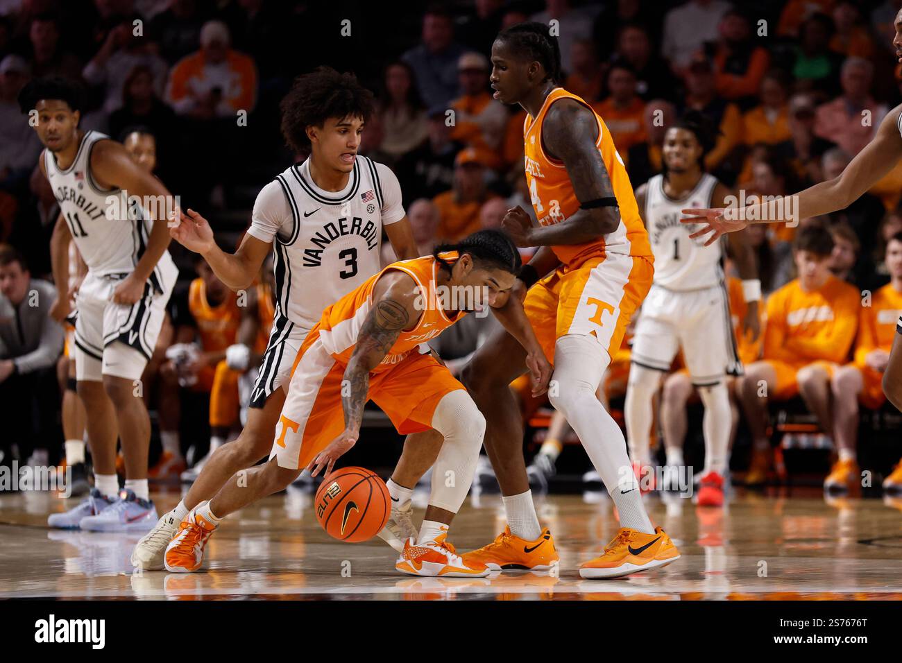 NASHVILLE, TN - JANUARY 18: Tennessee Volunteers guard Zakai Zeigler (5 ...