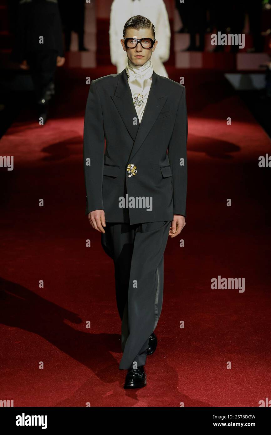 Milan, Italien. 18th Jan, 2025. DOLCE & GABBANA Men Äôs Fall/Winter 2025-2026 runway during ...