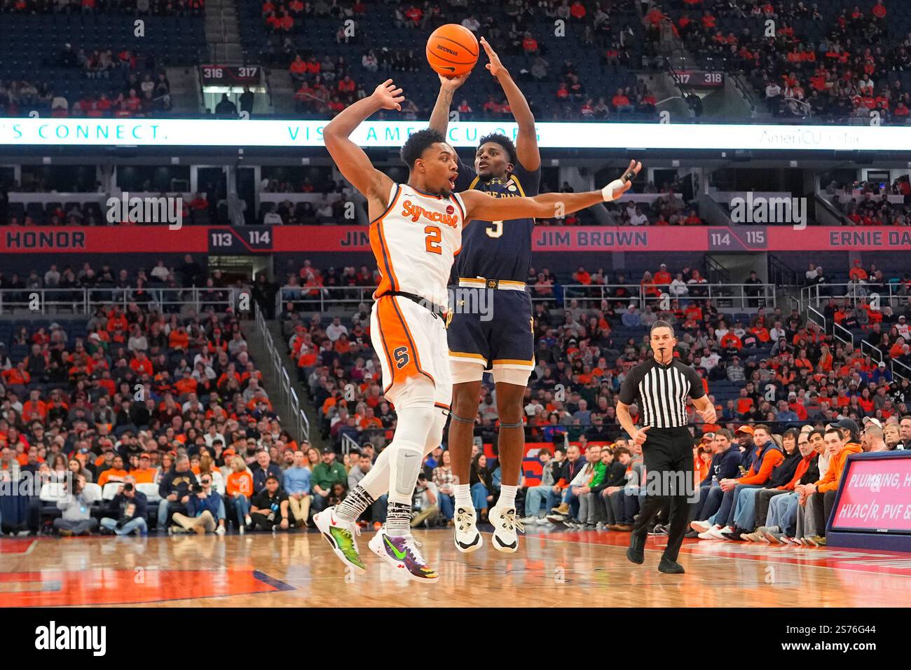 SYRACUSE, NY - JANUARY 18: Notre Dame Fighting Irish Guard Markus ...
