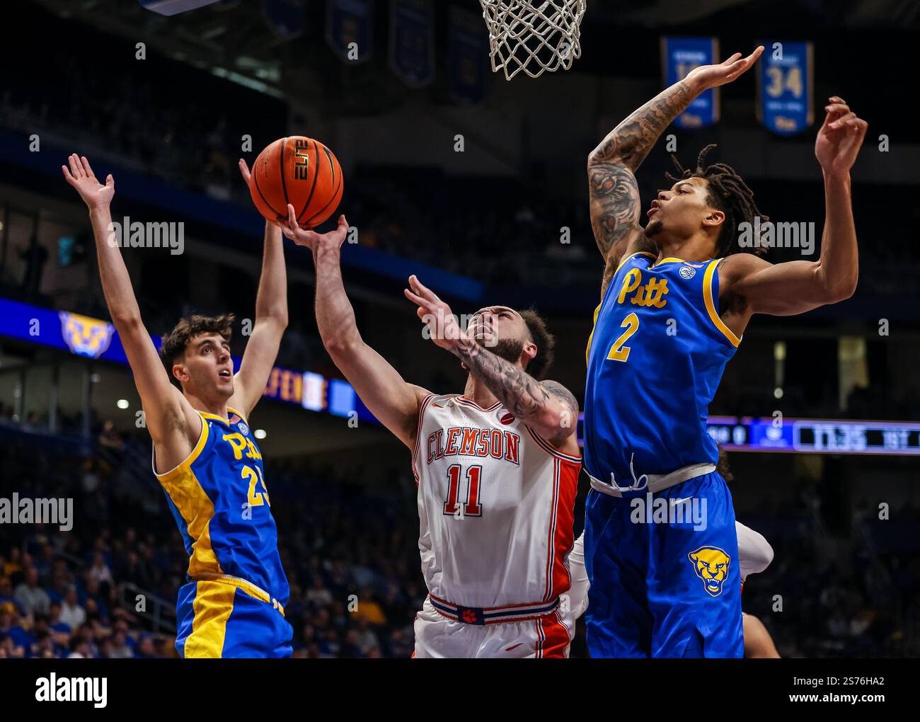 Pittsburgh, Pennsylvania, USA. 18th Jan, 2025. Clemson Tigers guard ...